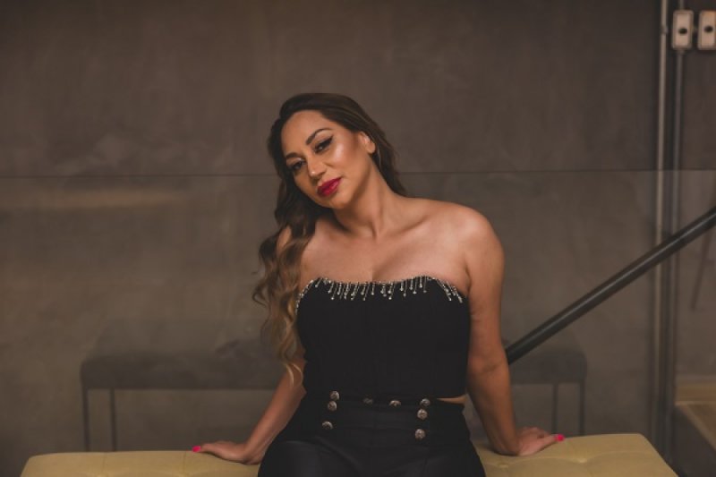 Naiá Camargo celebra single inédito com raiz brega, no carnaval de Salvador